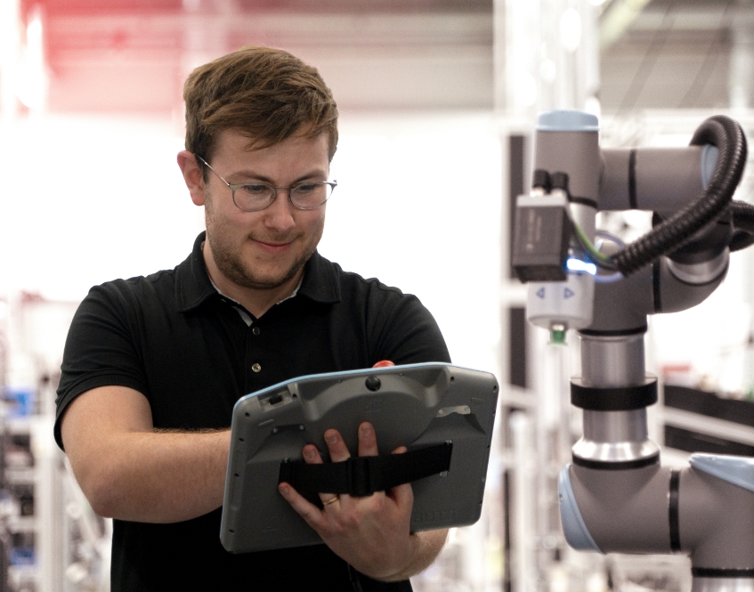 Human-Robot Collaboration: Cobots & Vision Sensor